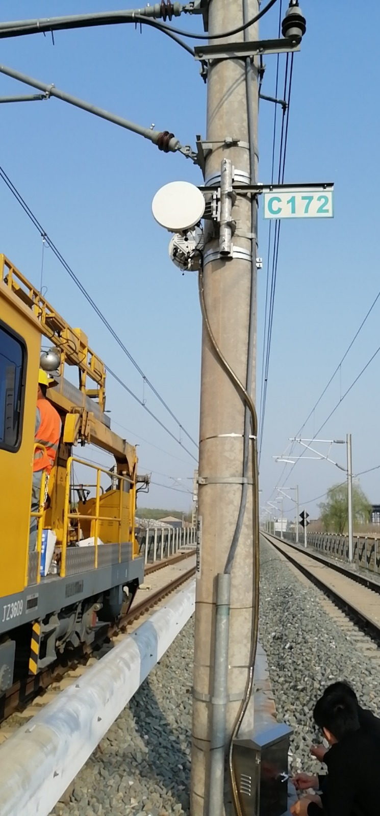 E-band 10 Gbps PPC-10G-Rail Radio for Train-to-Ground Communication ...